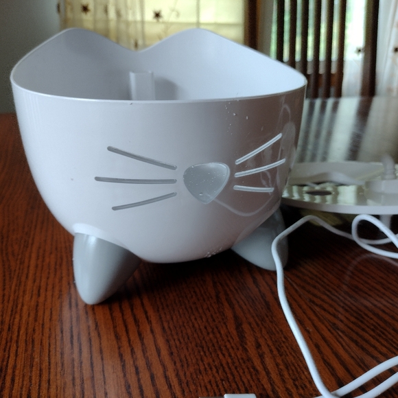 catit | Cat | Catit Pixi Cat Drinking Fountain | Poshmark